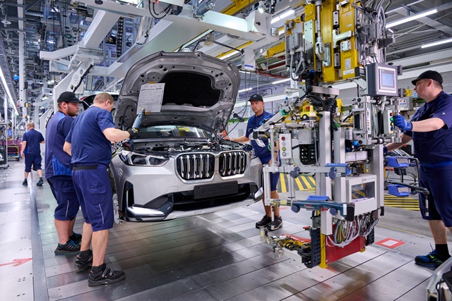 BMW Group Werk Regensburg rüstet sich für die Zukunft und stellt ein ...